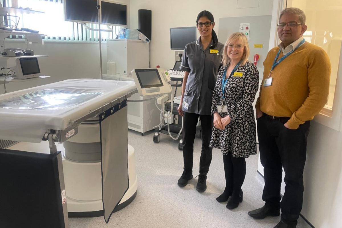 Lithotripsy machine used to reduce urology elective waiting lists | NHS ...
